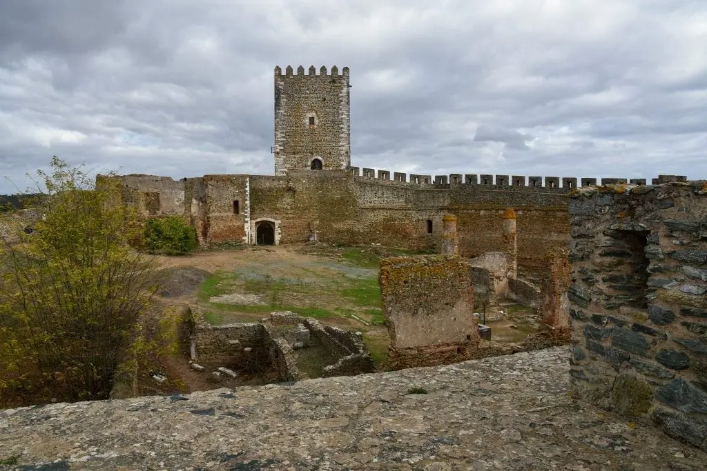 Castle Hunters: Explore Iconic Castles Worldwide