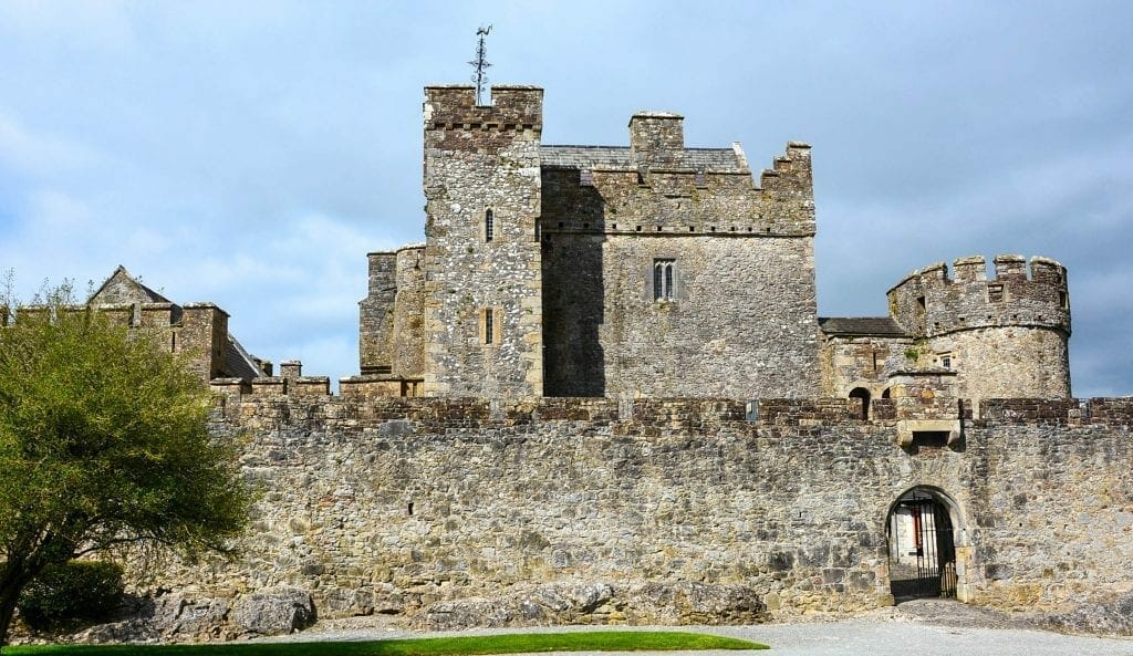 Castle Hunters: Explore Iconic Castles Worldwide