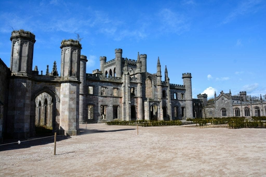 Castle Hunters: Explore Iconic Castles Worldwide