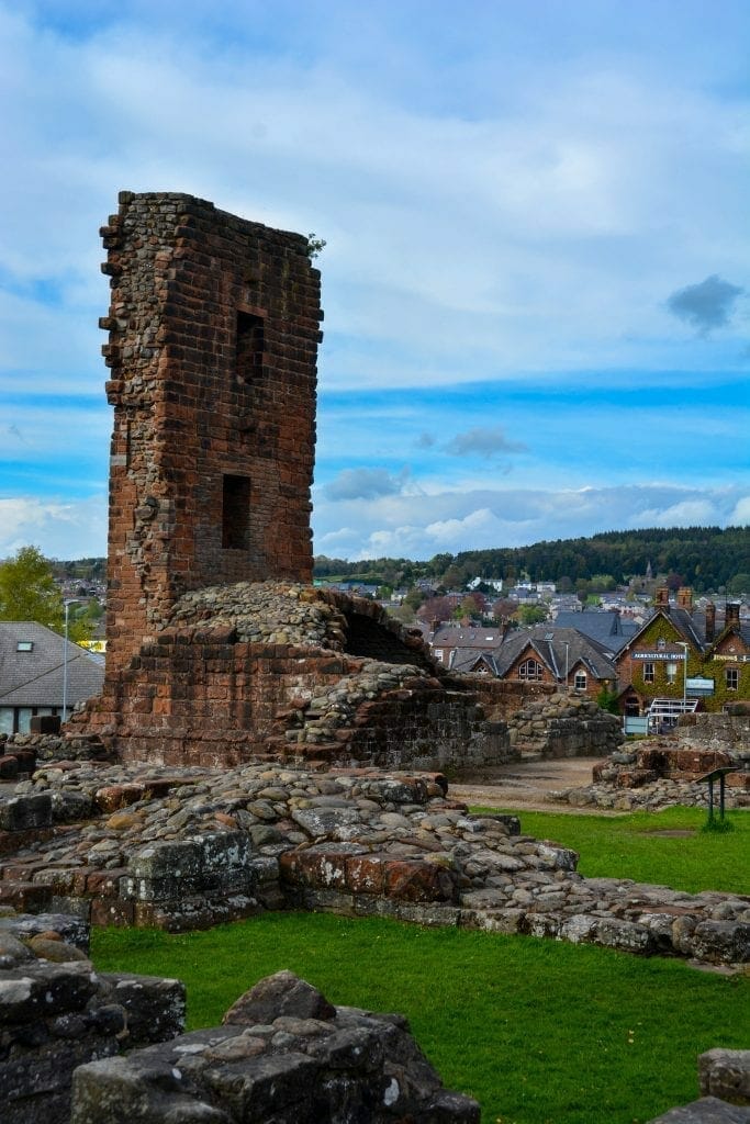 Castle Hunters: Explore Iconic Castles Worldwide