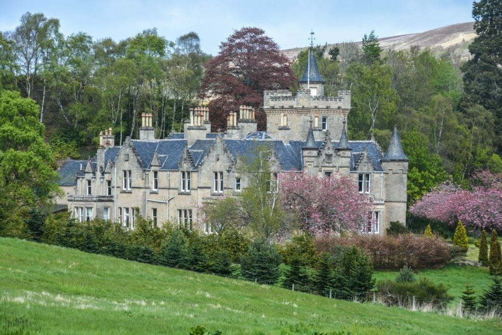 Castle Hunters: Explore Iconic Castles Worldwide