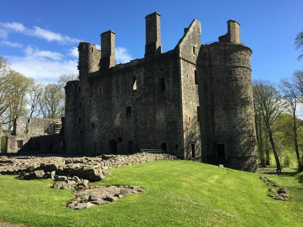 Castle Hunters: Explore Iconic Castles Worldwide